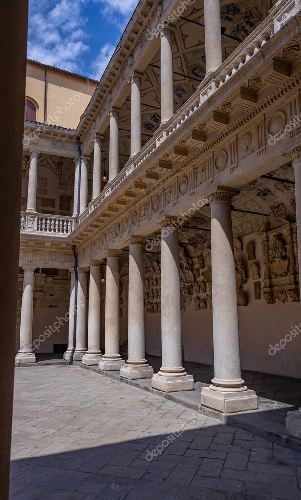 Padua, Italia: Palazzo Bo (Palacio Bo) patio, edificio histórico casa de la Universidad de Padua ...