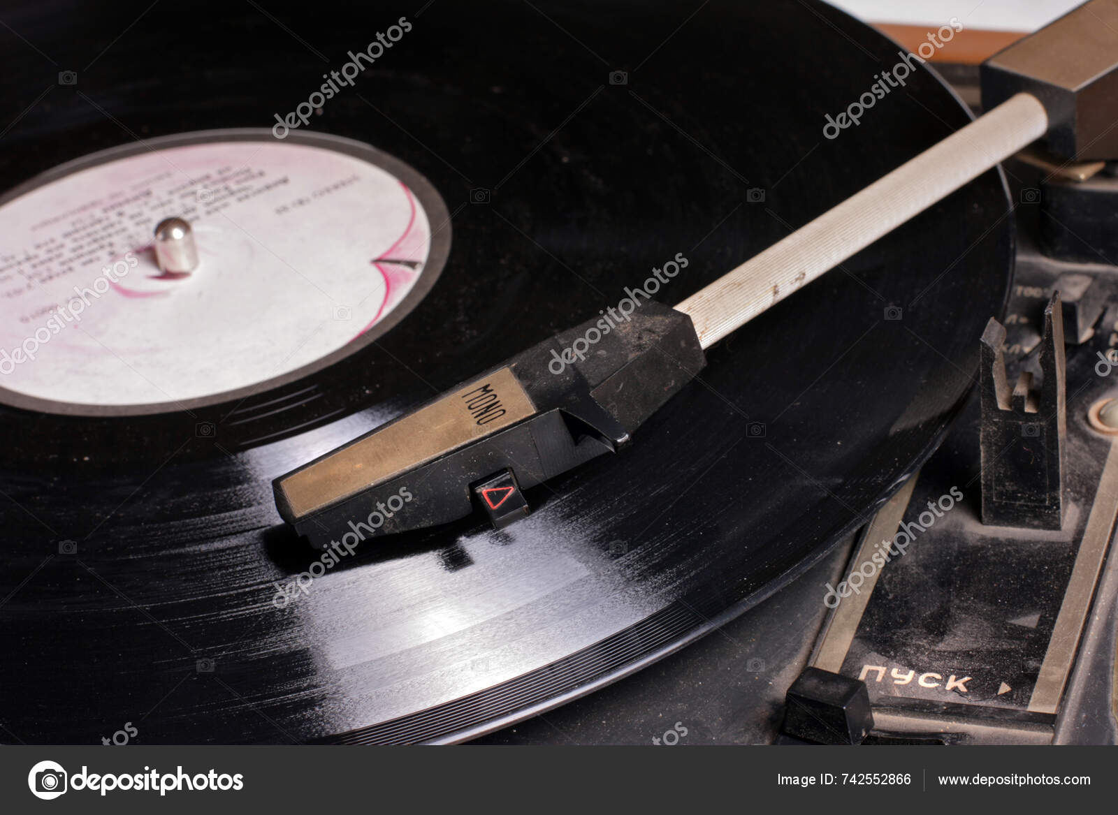 Black Vinyl Disk Plate Gramophone — Stock Photo © SPLAV_SK #742552866