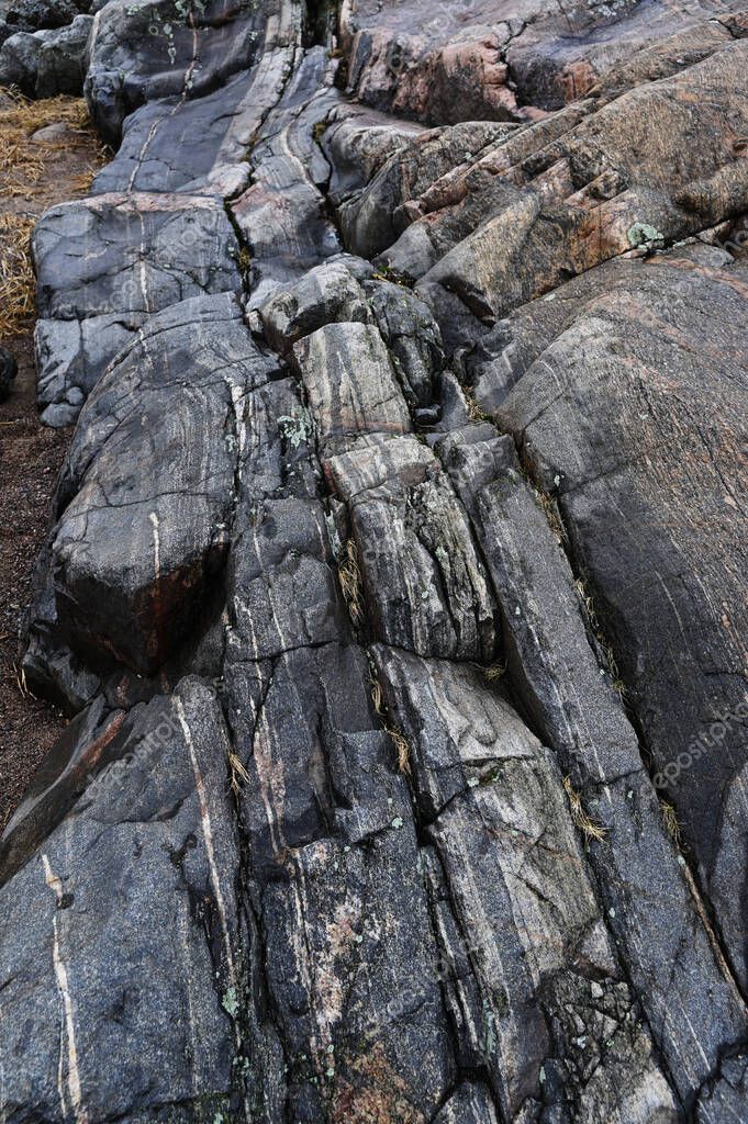 Un detallado primer plano de una robusta formación rocosa que muestra ...