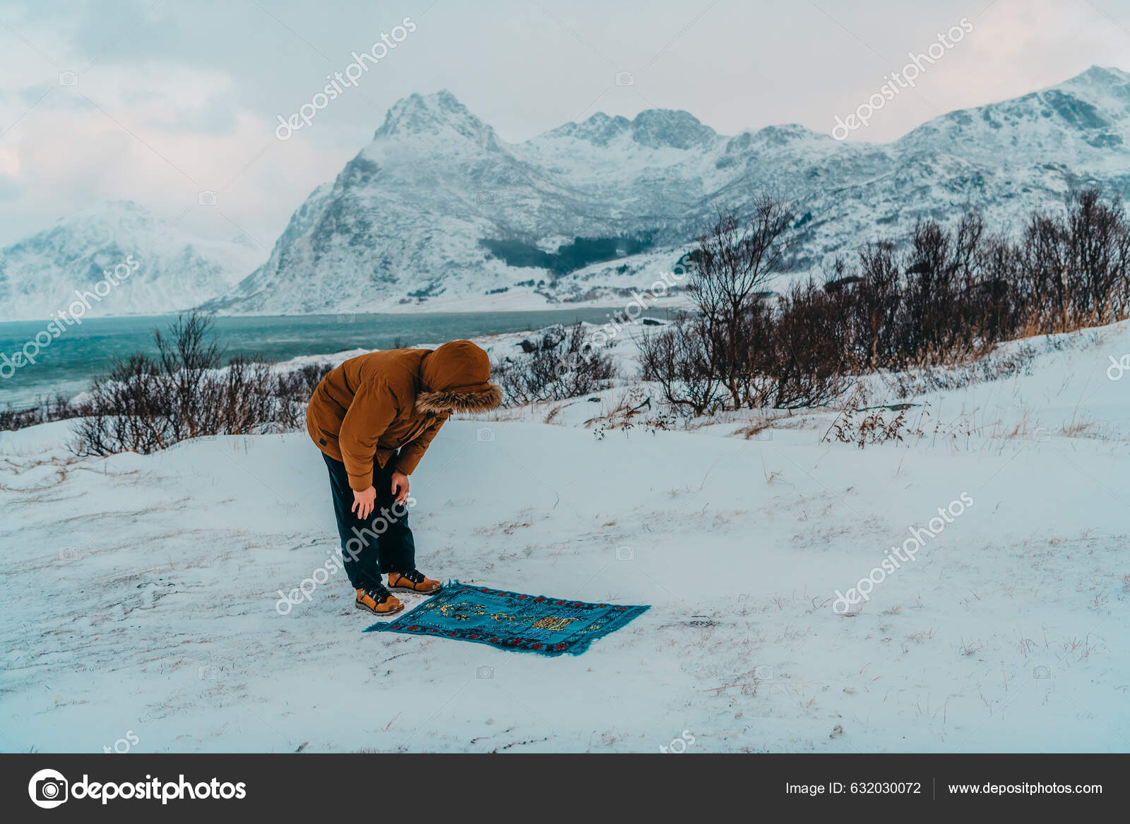 Muslim Traveling Arctic Cold Regions While Performing Muslim Prayer ...