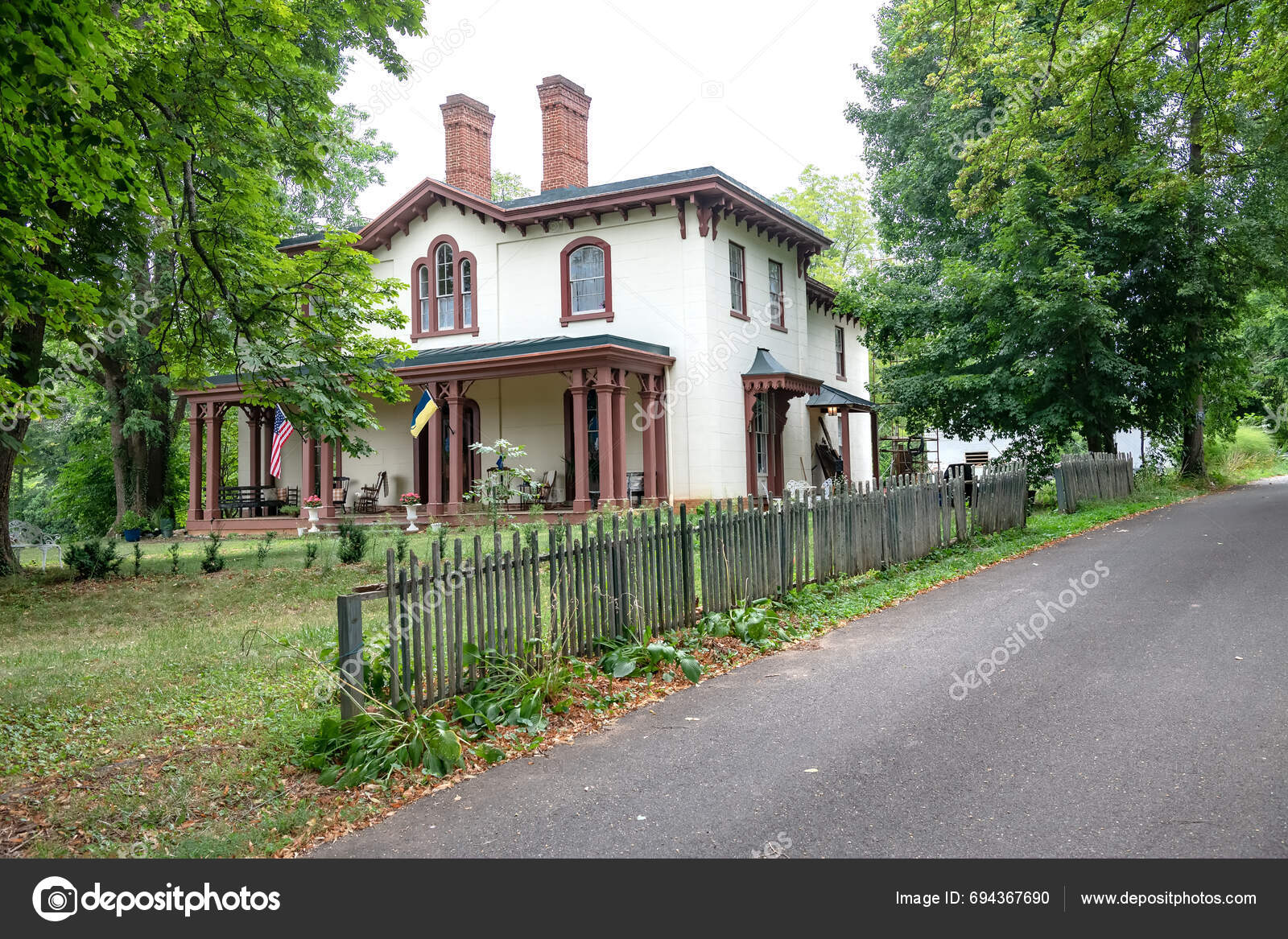Traditional American House Colonial Style Two Floors Veranda — Stock ...