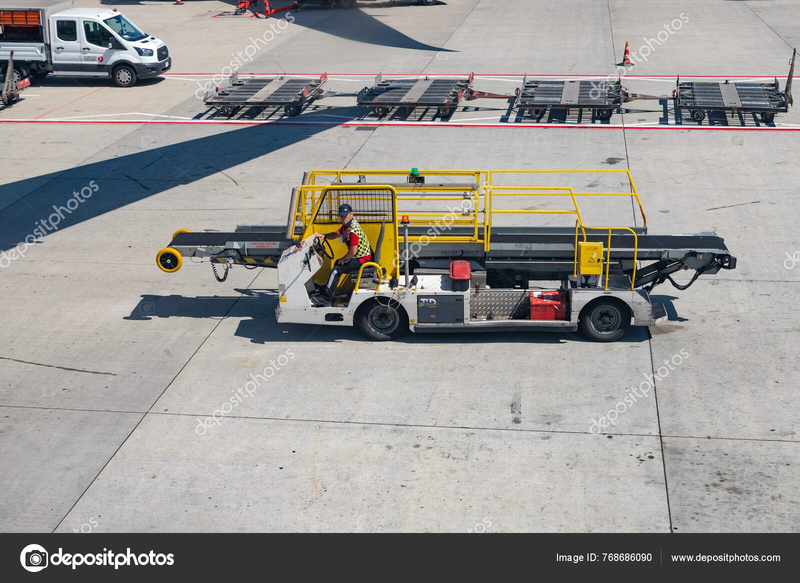 Belt Loader Turkish Airlines Runway Airport — Stock Editorial Photo ...
