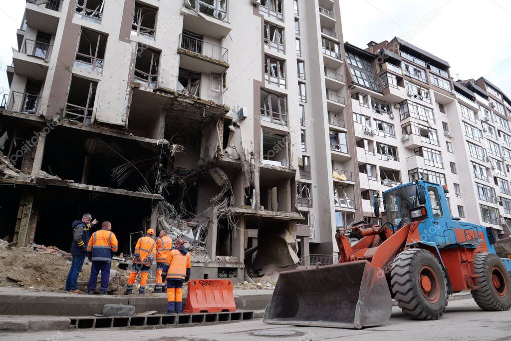 KYIV, UKRAINE, APRIL 29, 2022: Workers clear rubble after bombing ...