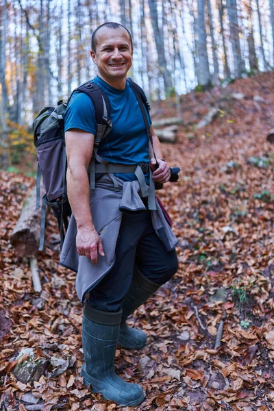 Homme randonneur images libres de droit, photos de Homme randonneur ...