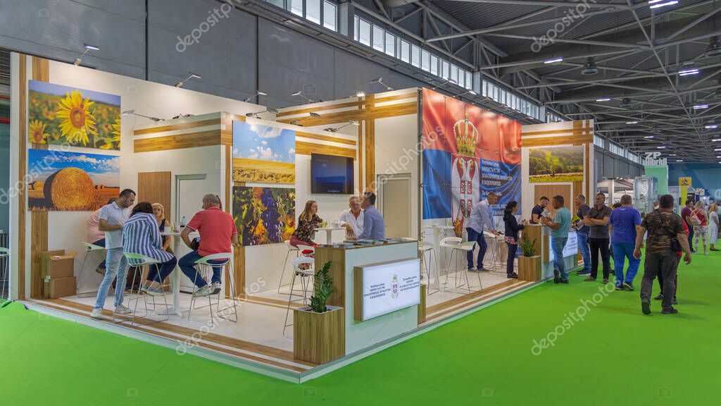 Novi Sad, Serbia - 23 de mayo de 2022: stand oficial del gobierno del ...