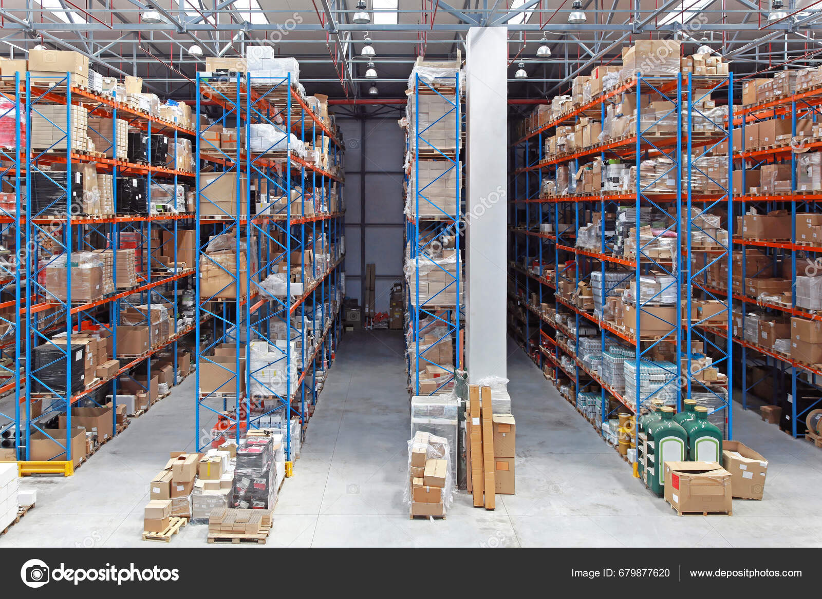 High Rack Shelves Distribution Centre Fulfillment Warehouse — Stock ...