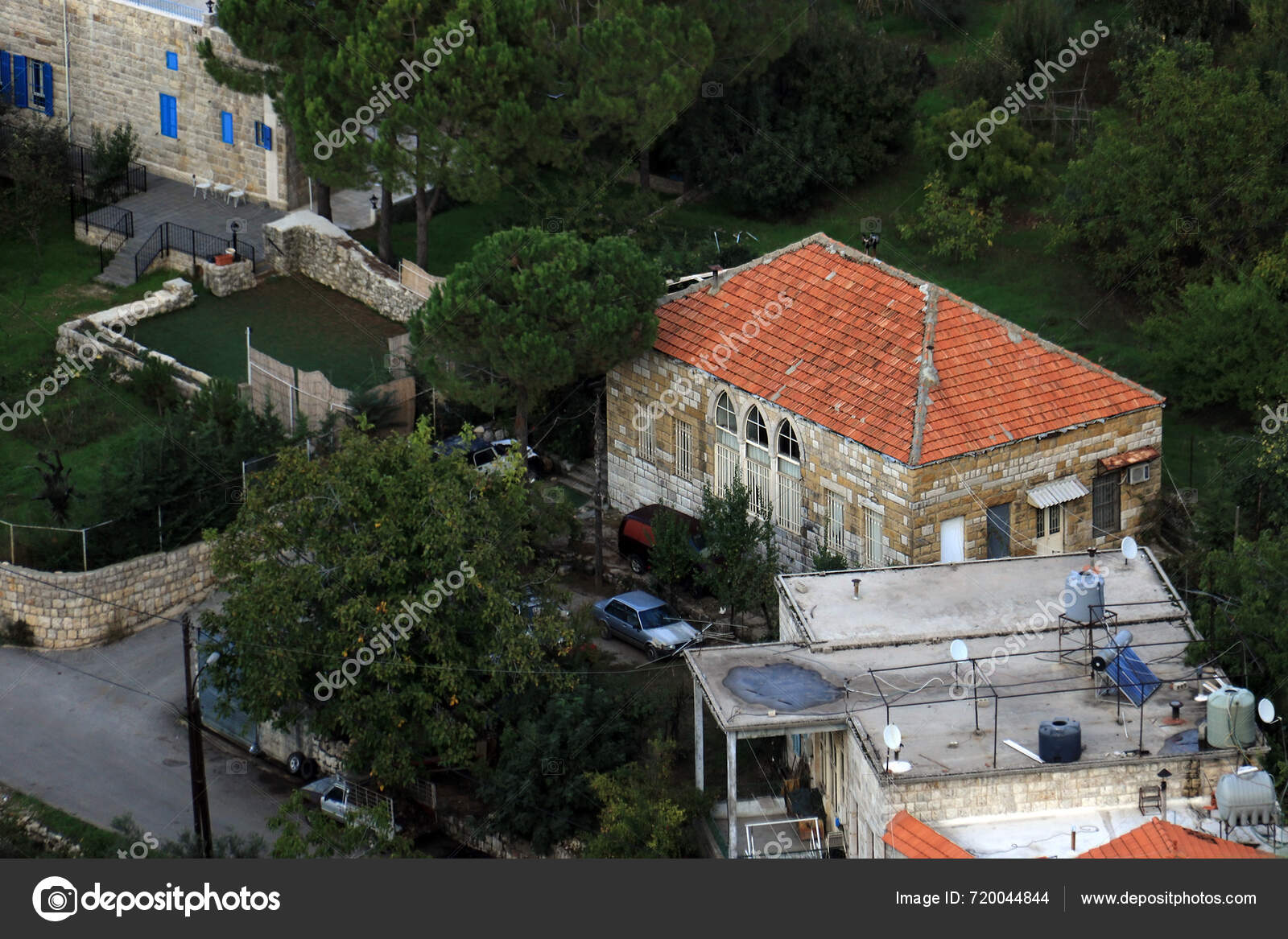 Una Vista Aérea Una Casa Tradicional Libanesa Douma Batroun — Foto de ...