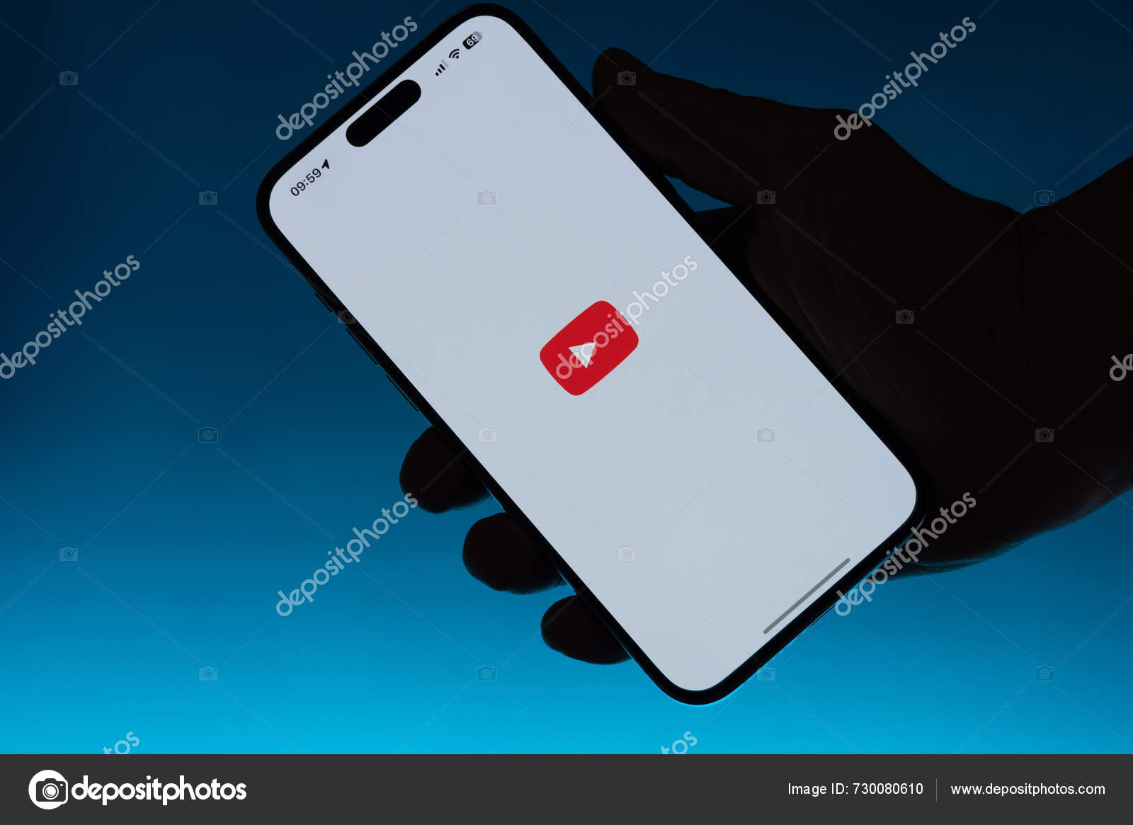 New York Usa May 2024 Open Youtube App Smartphone Hand — Stock Editorial Photo © dimarik #730080610