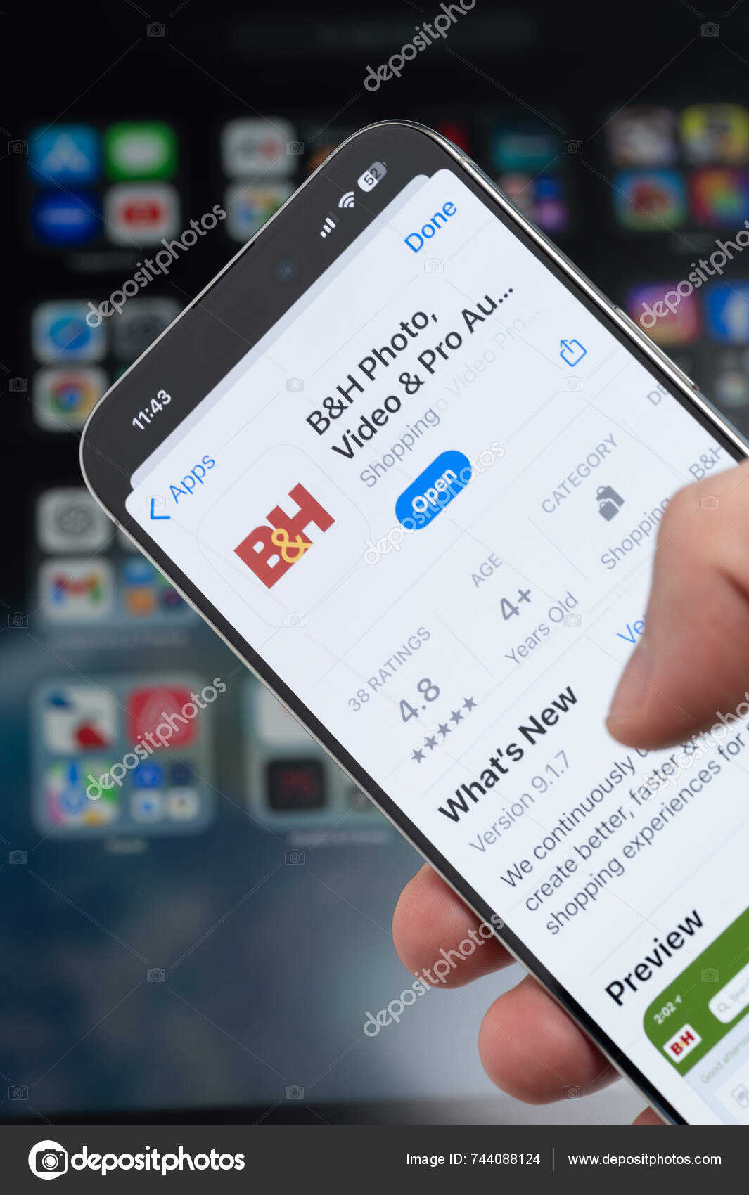 New York Usa August 2024 Smartphone Hand Photo App Screen — Stock Editorial Photo © dimarik ...