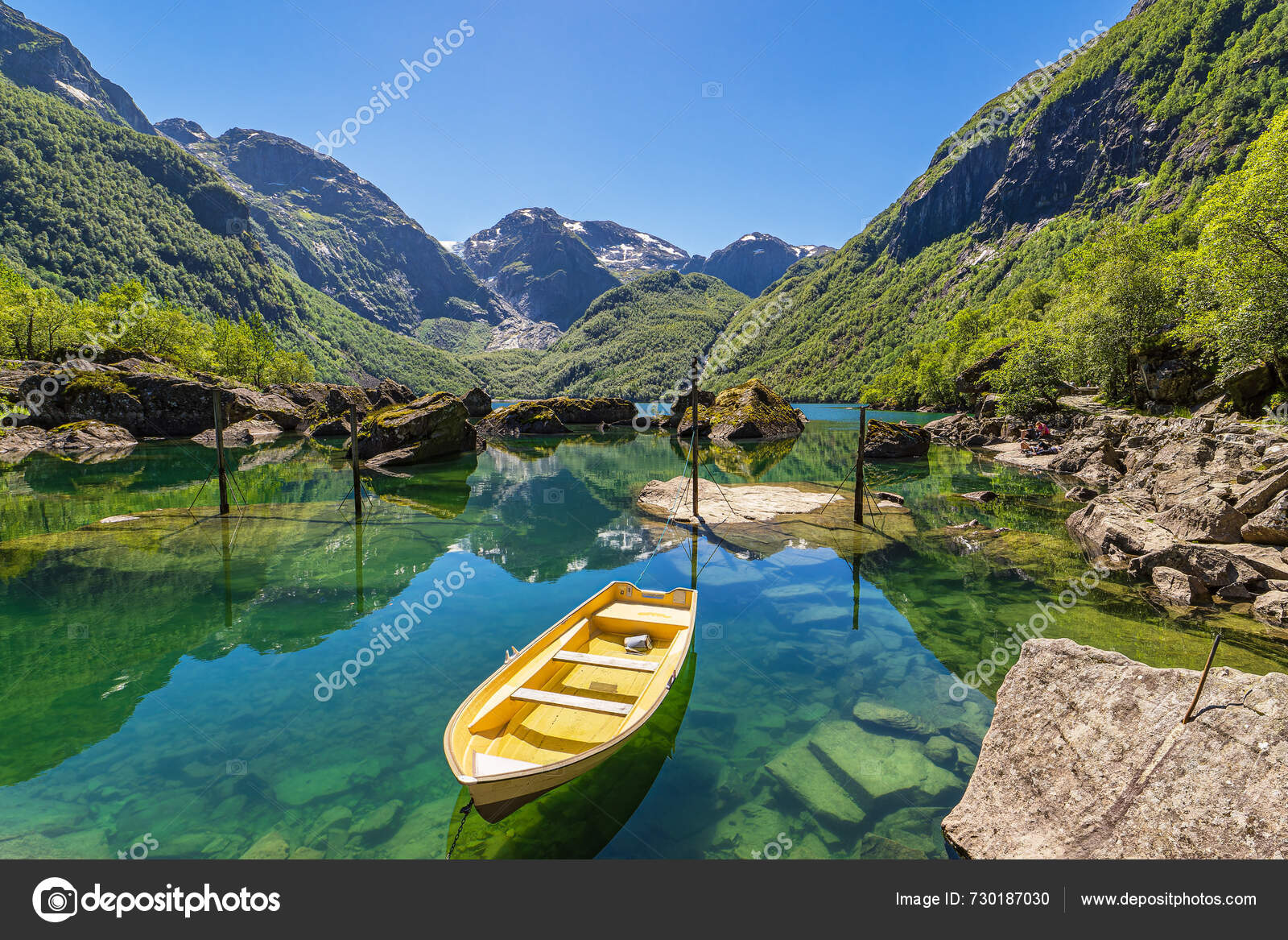 Glacial Lake Bondhusvatnet Sunndal Norway — Stock Photo © RicoK. #730187030