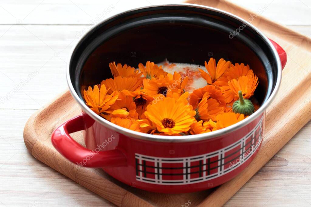 Elaboración de crema de caléndula orgánica para una piel sana ...