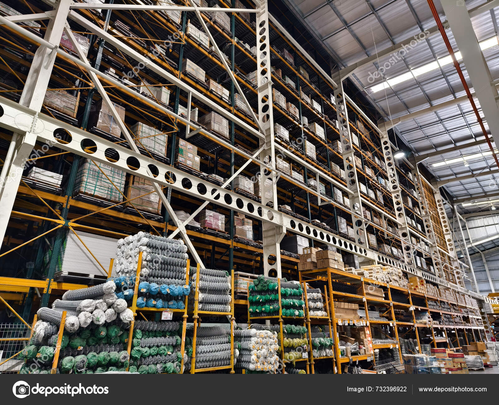 Warehouse Shelves Boxes Shopping Mall Retail — Stock Photo © Romaset ...