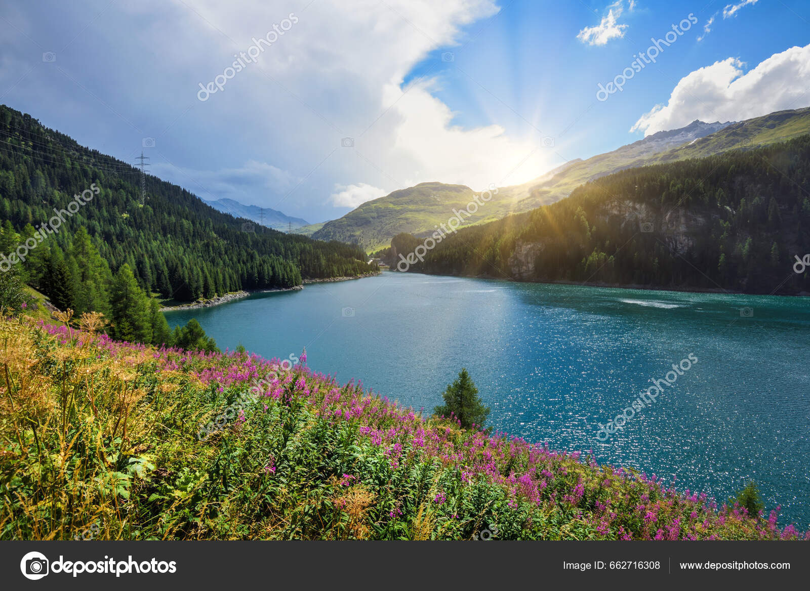 Beautiful View Emerald Alpine Lake Dramatic Picturesque Scene Mountain ...