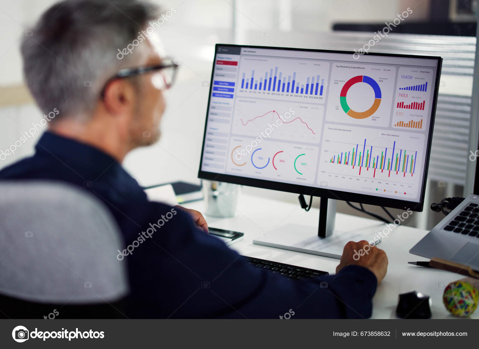 Business Data Analyst Using Kpi Data Dashboard Computer — Stock Photo ...