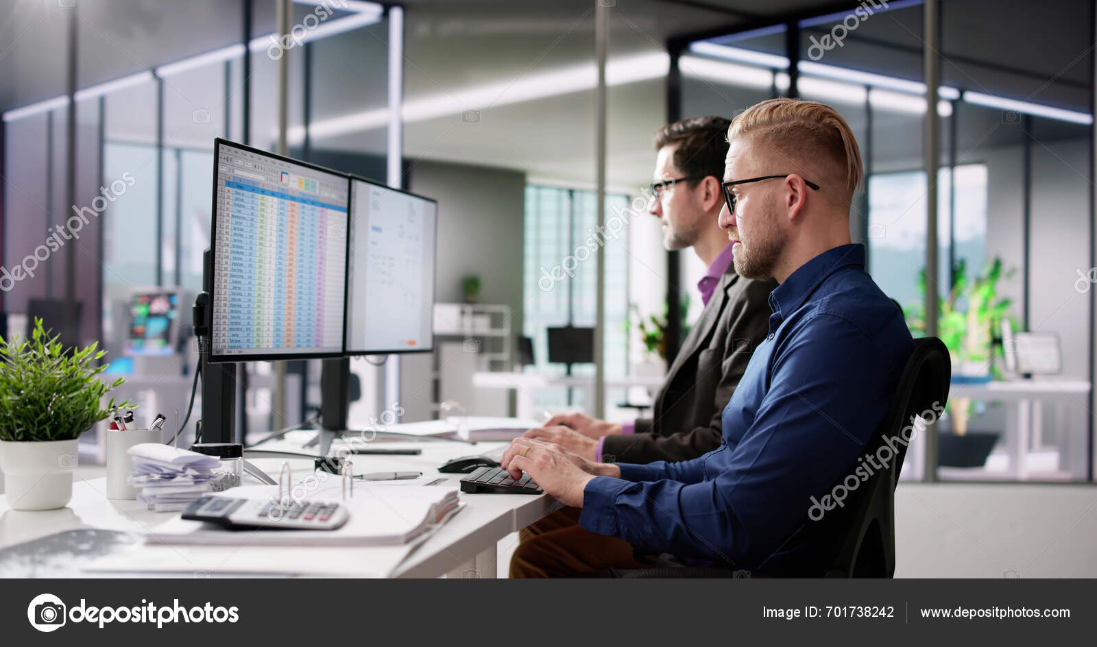 Using Corporate Invoice Spreadsheet Computer Monitors — Stock Photo ...