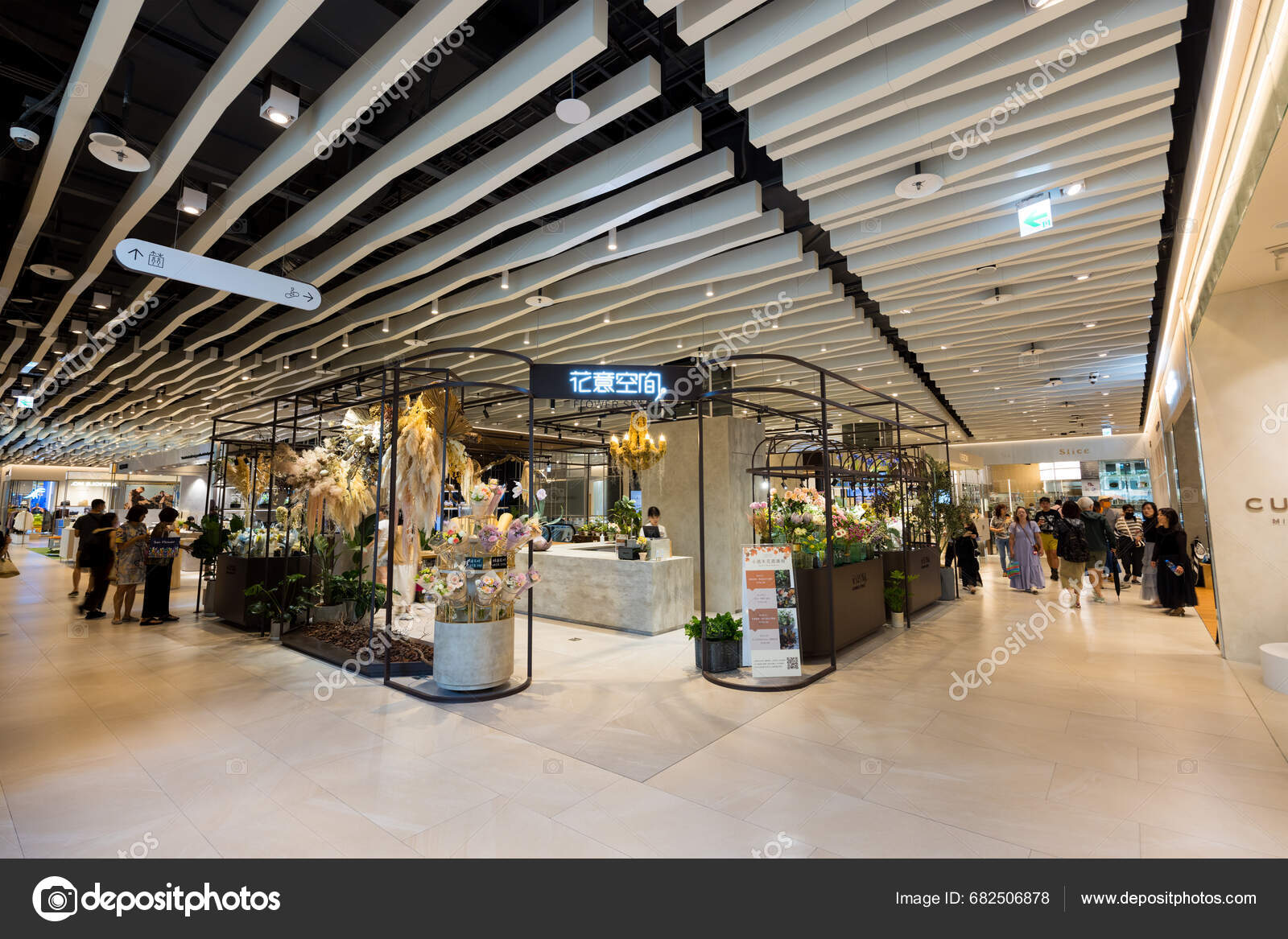 Taipei Taiwan October 2023 Noke Shopping Mall Dazhi Area Taipei – Stock Editorial Photo ...