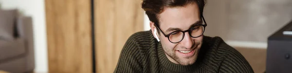 Handsome man computer Stock Photos, Royalty Free Handsome man computer ...