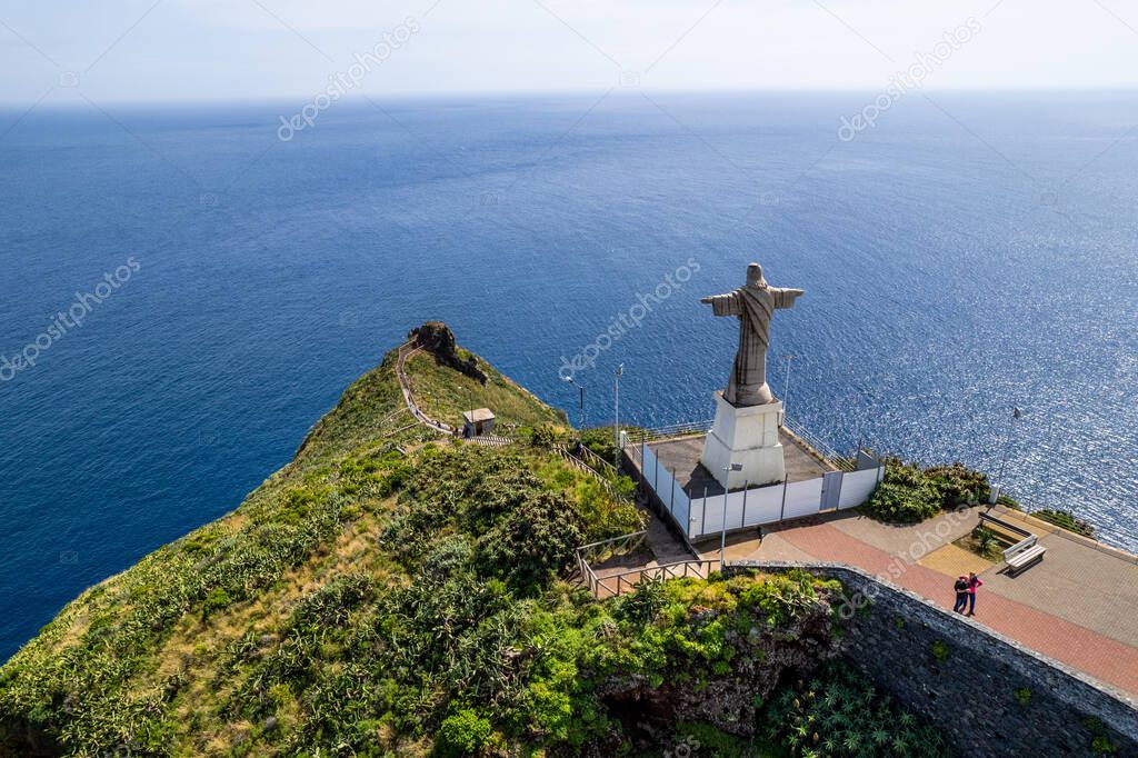 Jesucristo Estatua de Cristo Rey en Garajau (Cristo Rei) cerca de ... Jesucristo Estatua de Cristo Rey en Garajau (Cristo Rei) cerca de ...