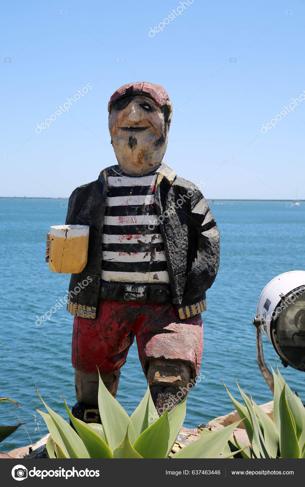 Wooden Pirate Statue Sea Background – Stock Editorial Photo ...