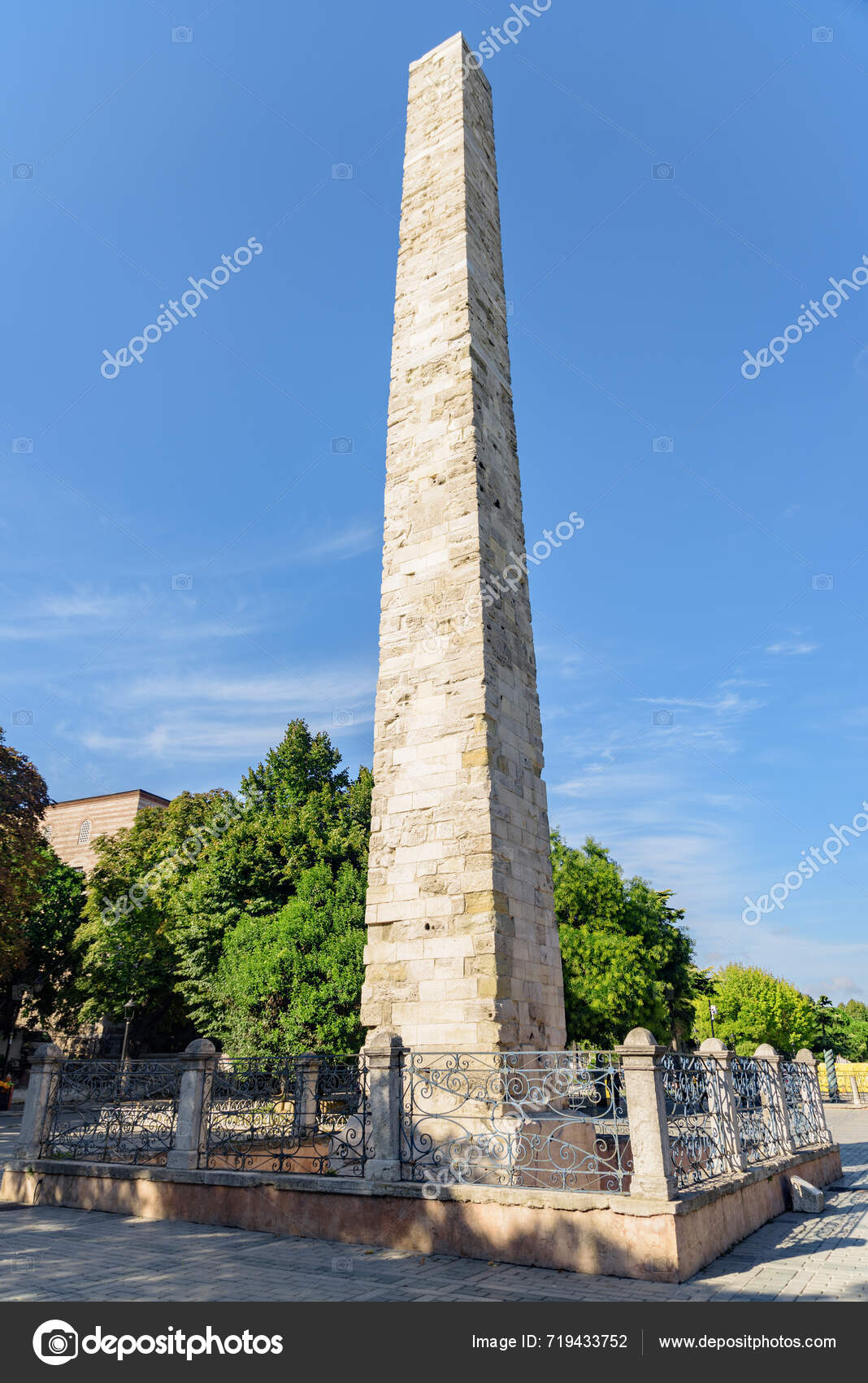 Impresionante Vista Del Obelisco Amurallado Obelisco Constantino Plaza ...