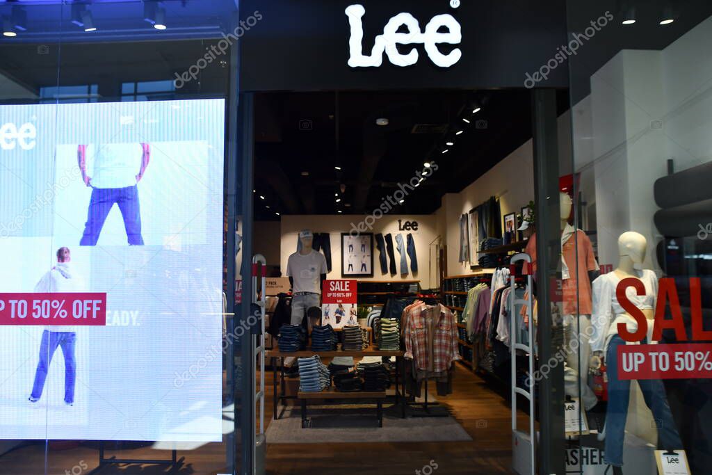 WARSAW, POLAND - JUL 16: Lee store at Westfield Arkadia shopping mall ...