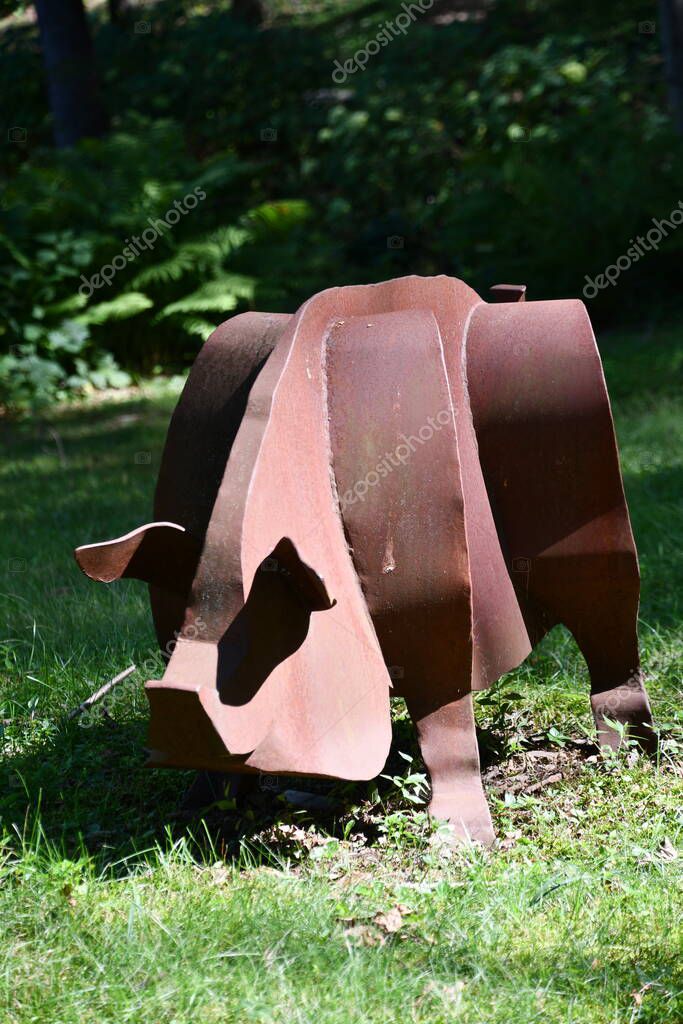 KENT CT - SEP 10: Sculpturedale, estudio y galería del escultor Denis Curtiss, en Kent ...