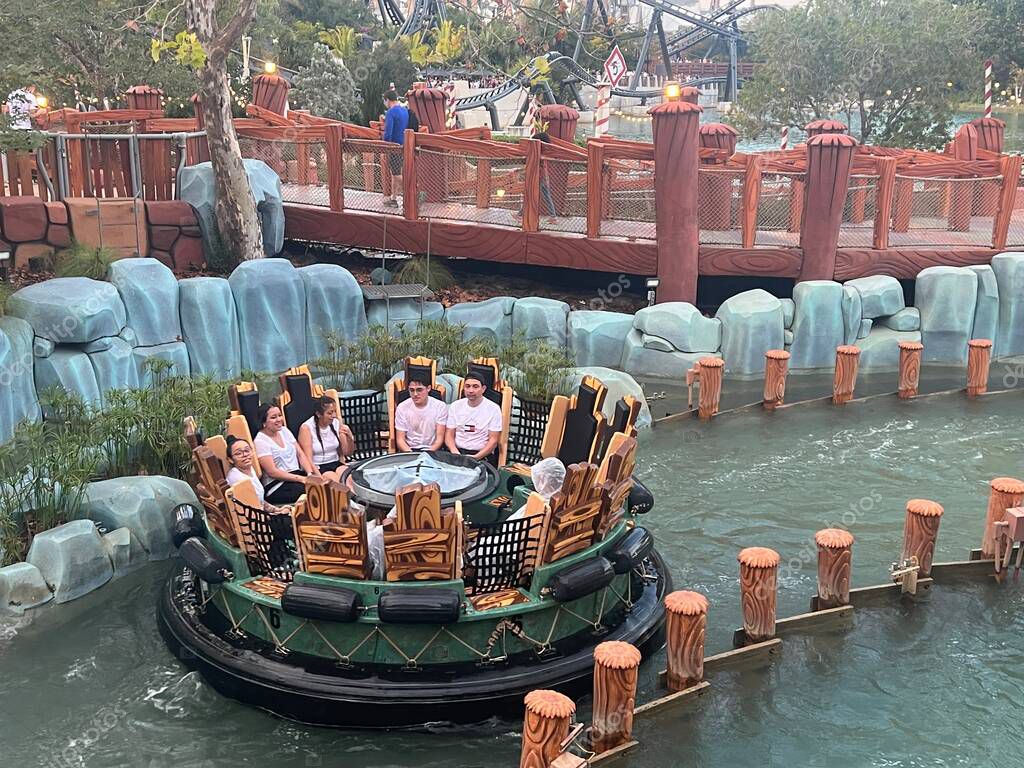 ORLANDO FL - DEC 30: Popeye and Blutos Bilge-Rat Barges ride at Toon ...