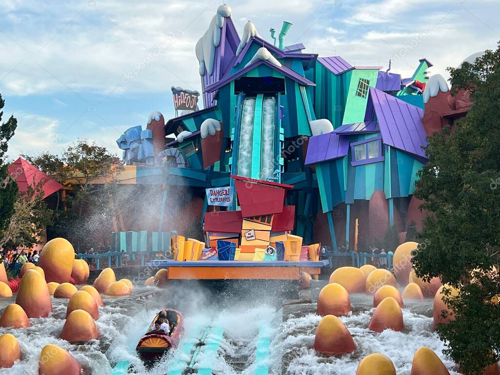 ORLANDO FL - DEC 30: Dudley Do-Right's Ripsaw Falls ride at Toon Lagoon ...