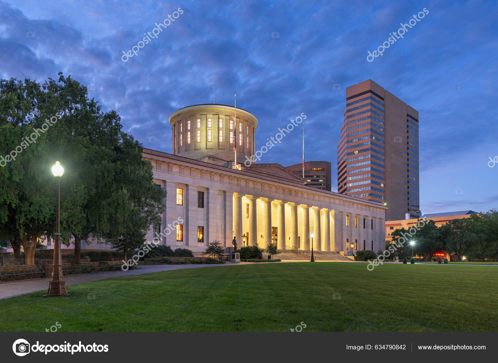 Columbus Ohio Usa View Downtown Statehouse Capitol Square Twilight ...