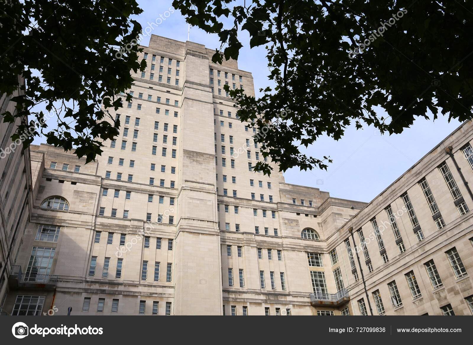 University London Senate House Building — Stock Photo © tupungato ...