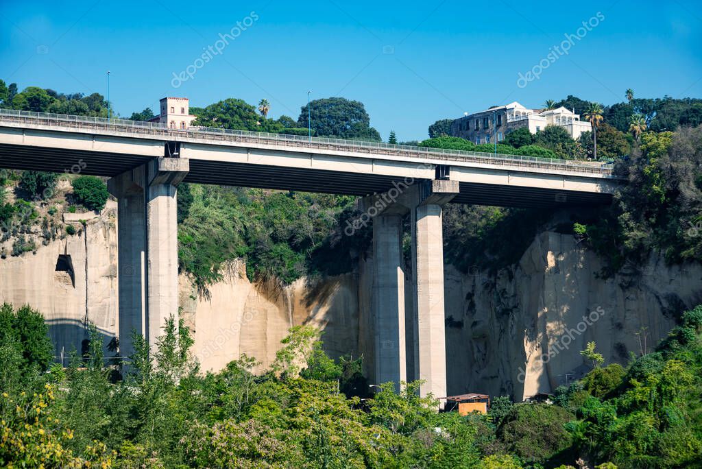 la autopista de la ciudad de Nápoles a Roma pasando por la ciudad de ...