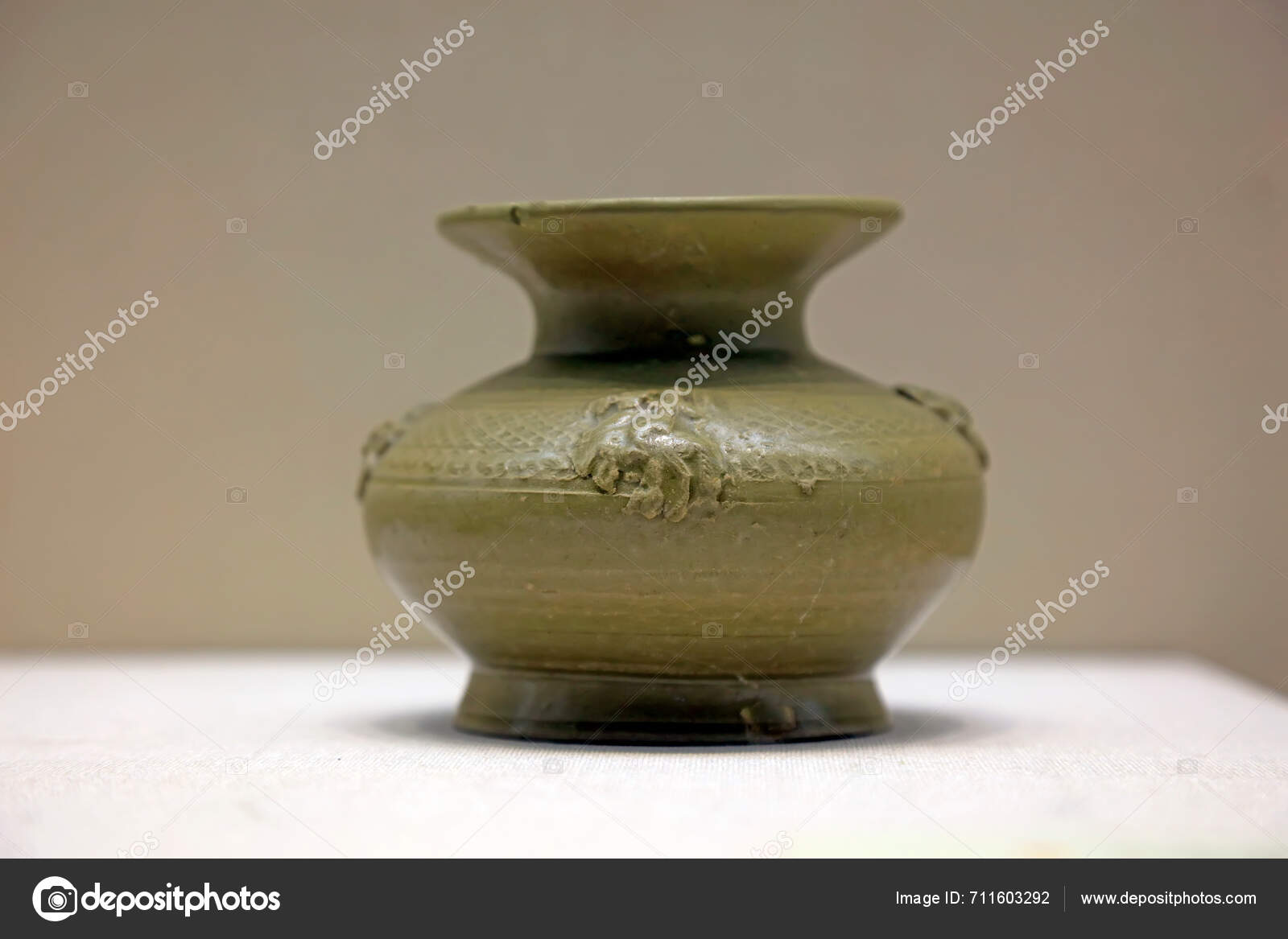 Chinese Ancient Ceramic Ware — Stock Editorial Photo © lnzyx #711603292