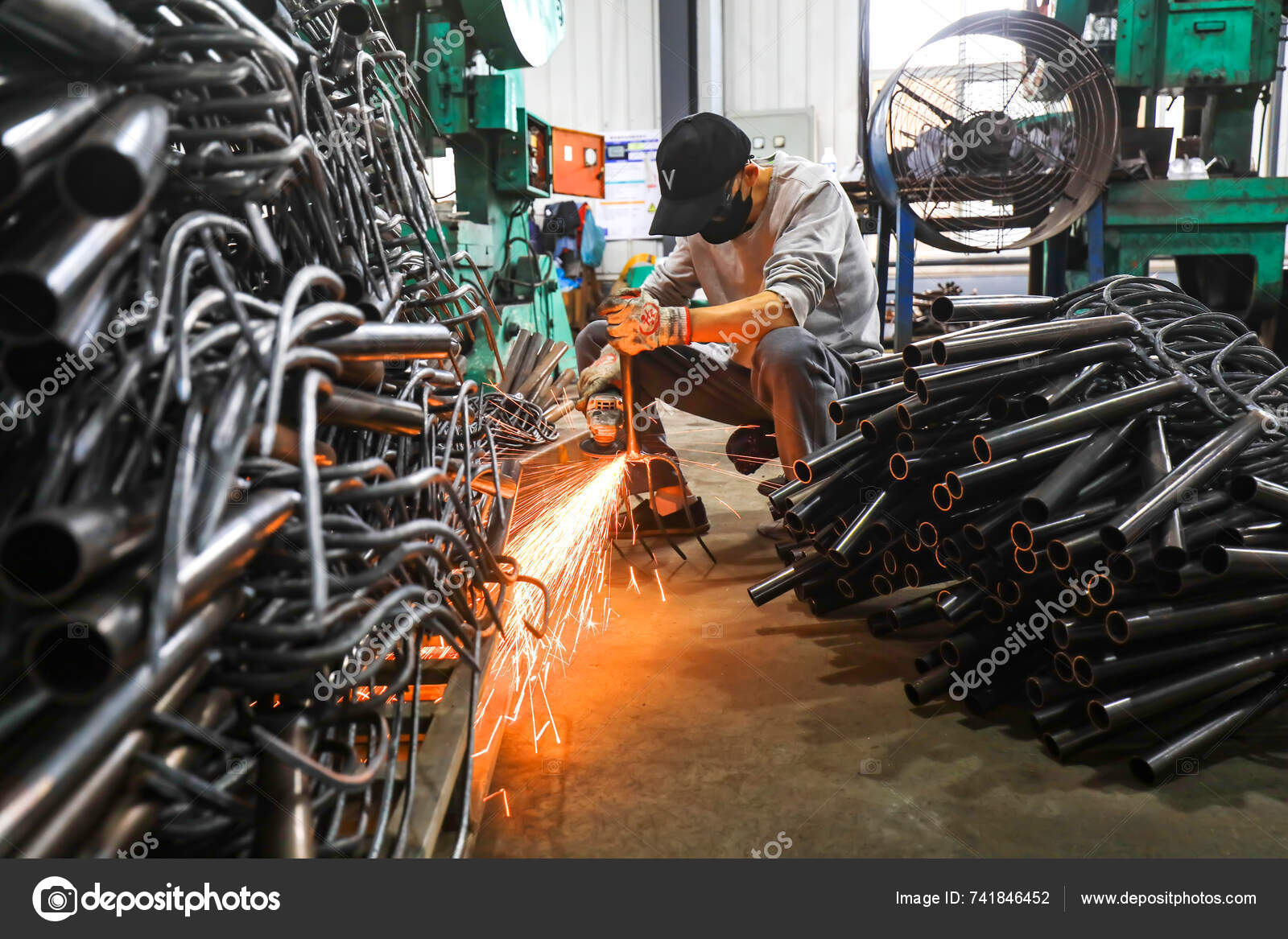 Luannan County China September 2021 Workers Work Intensively Welding ...