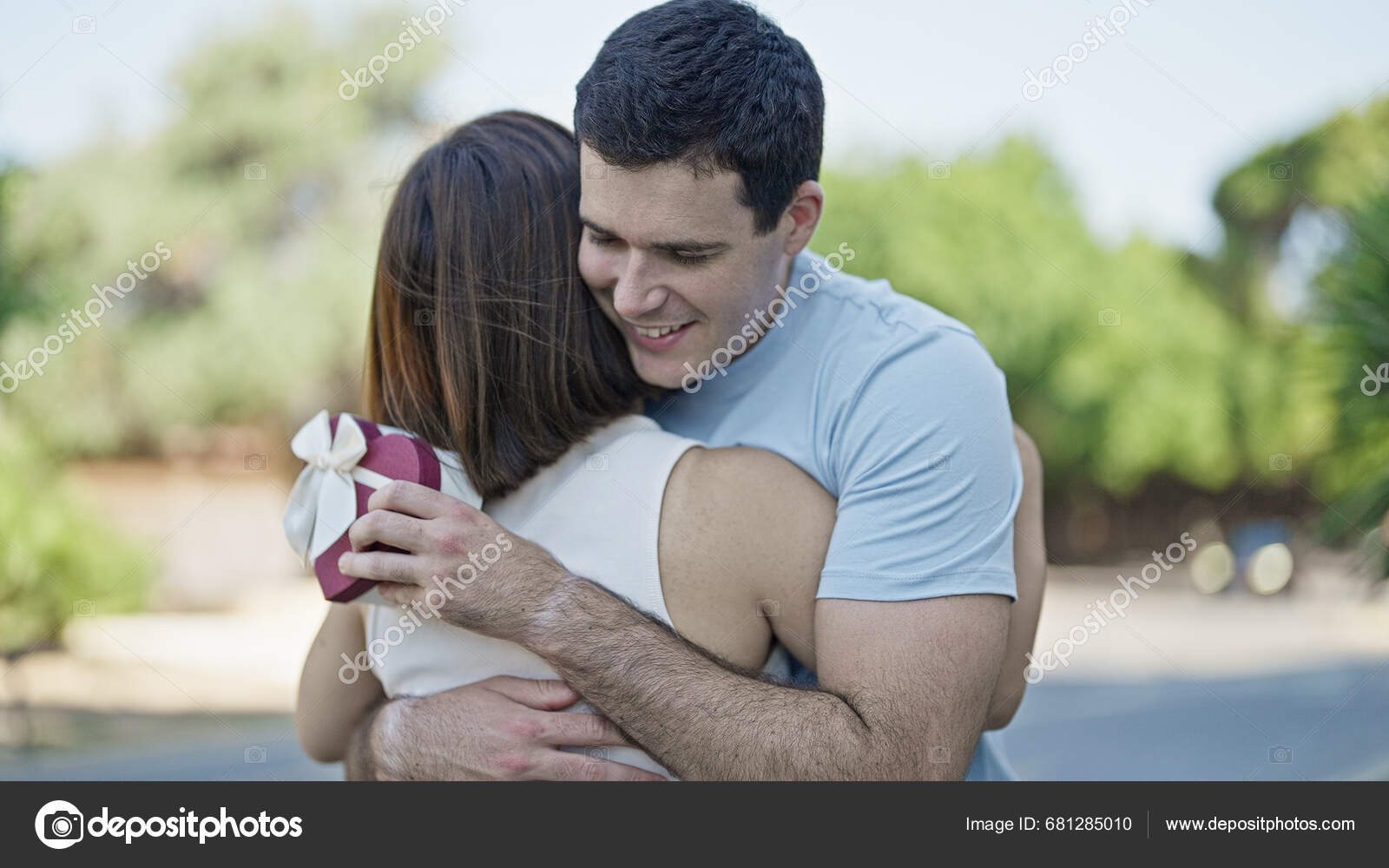 Beautiful Couple Surprise Heart Package Gift Hugging Each Other Park ...