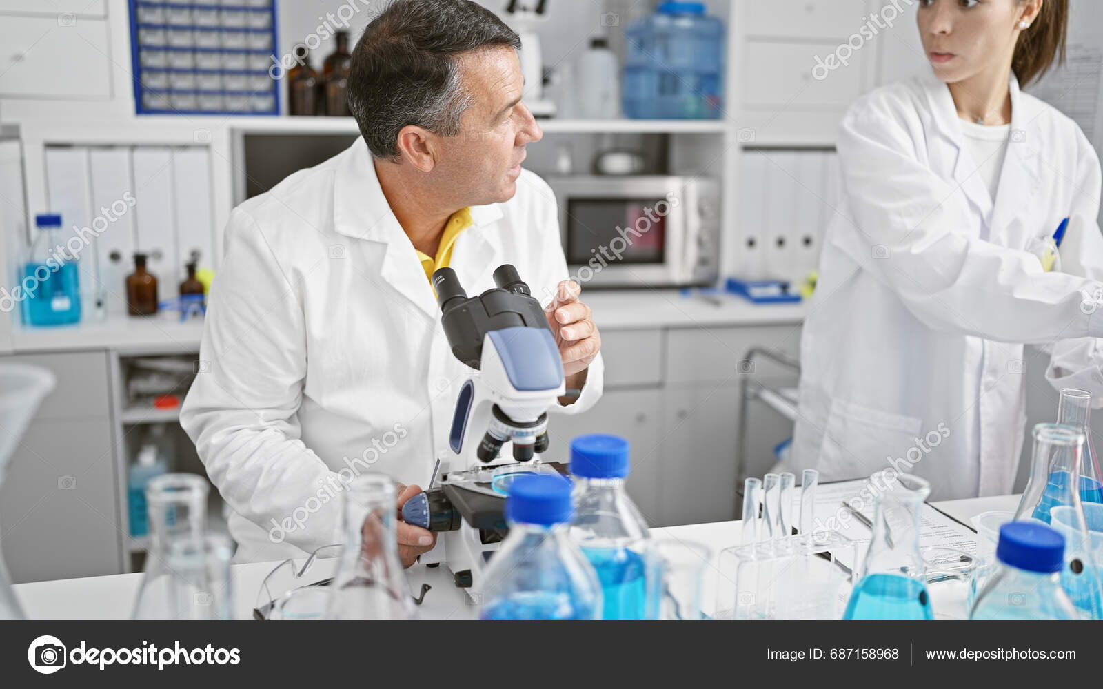 Hispanic Man Woman Focused Science Partners Seriously Working Together Lab — Stock Photo ...