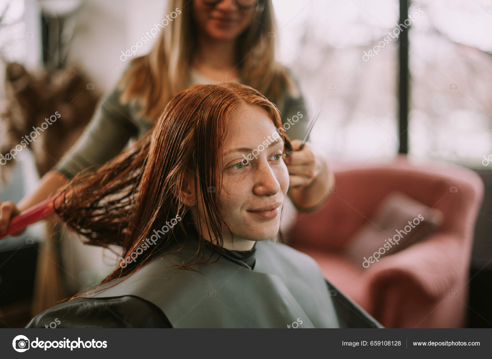 Portrait Ginger Girl Wet Hair Smiling Looking Away Hair Salon — Stock