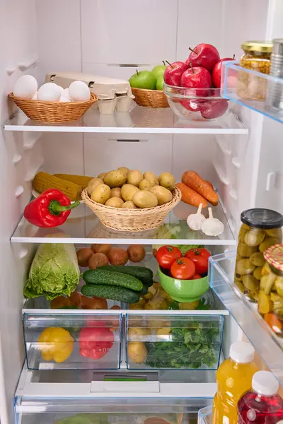 Fotos de Refrigerador lleno de comida, Imagens de Refrigerador lleno de ...