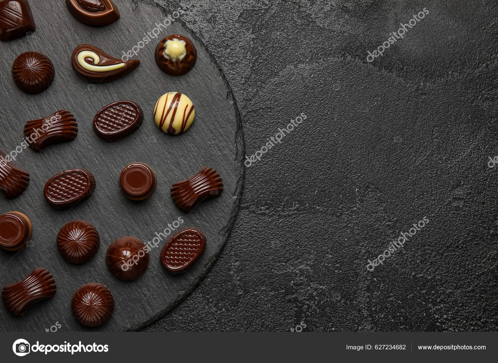 Board Chocolate Candies Dark Background — Stock Photo © serezniy #627234682