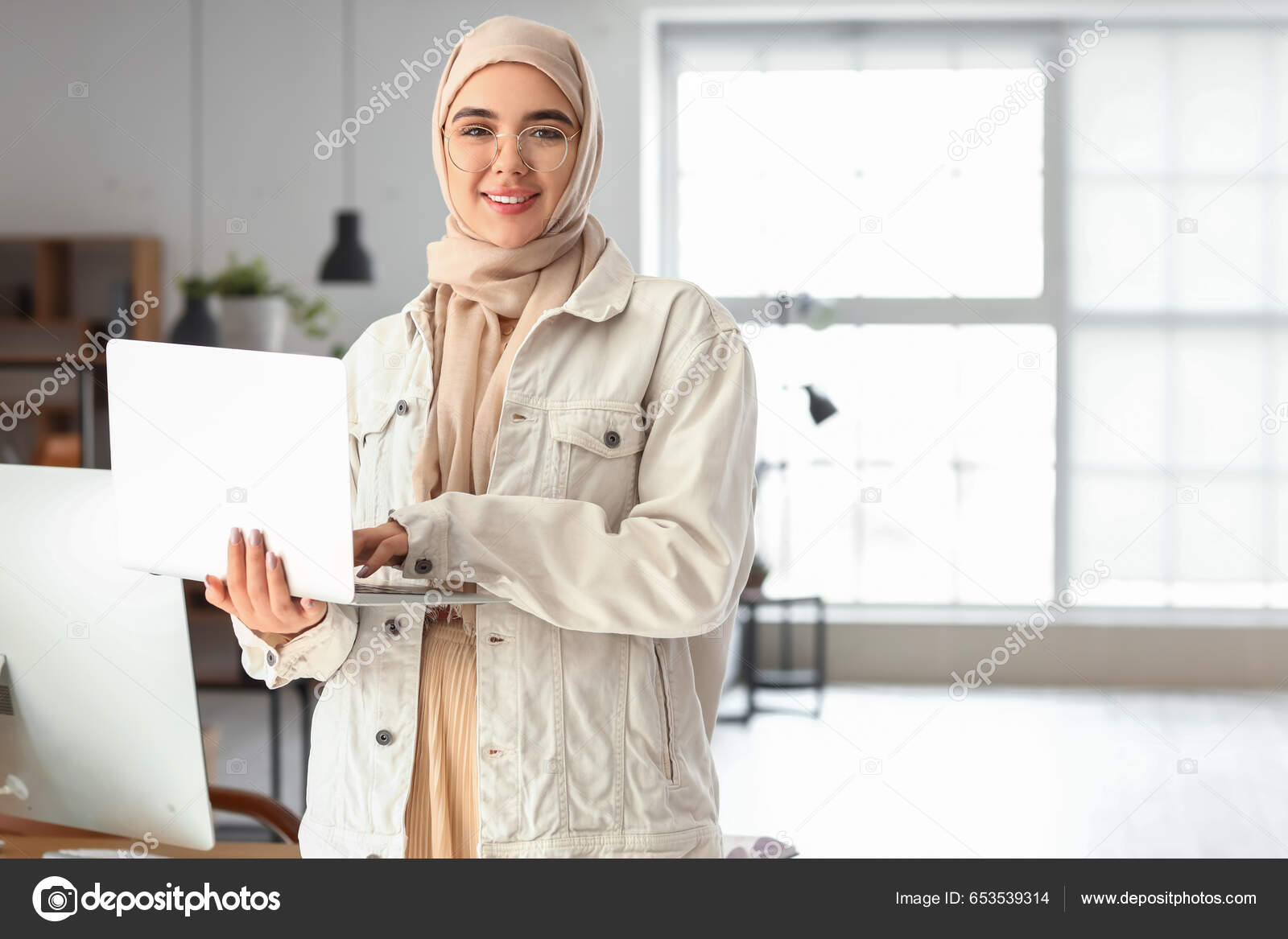 Arabian Female Programmer Laptop Office — Stock Photo © serezniy #653539314