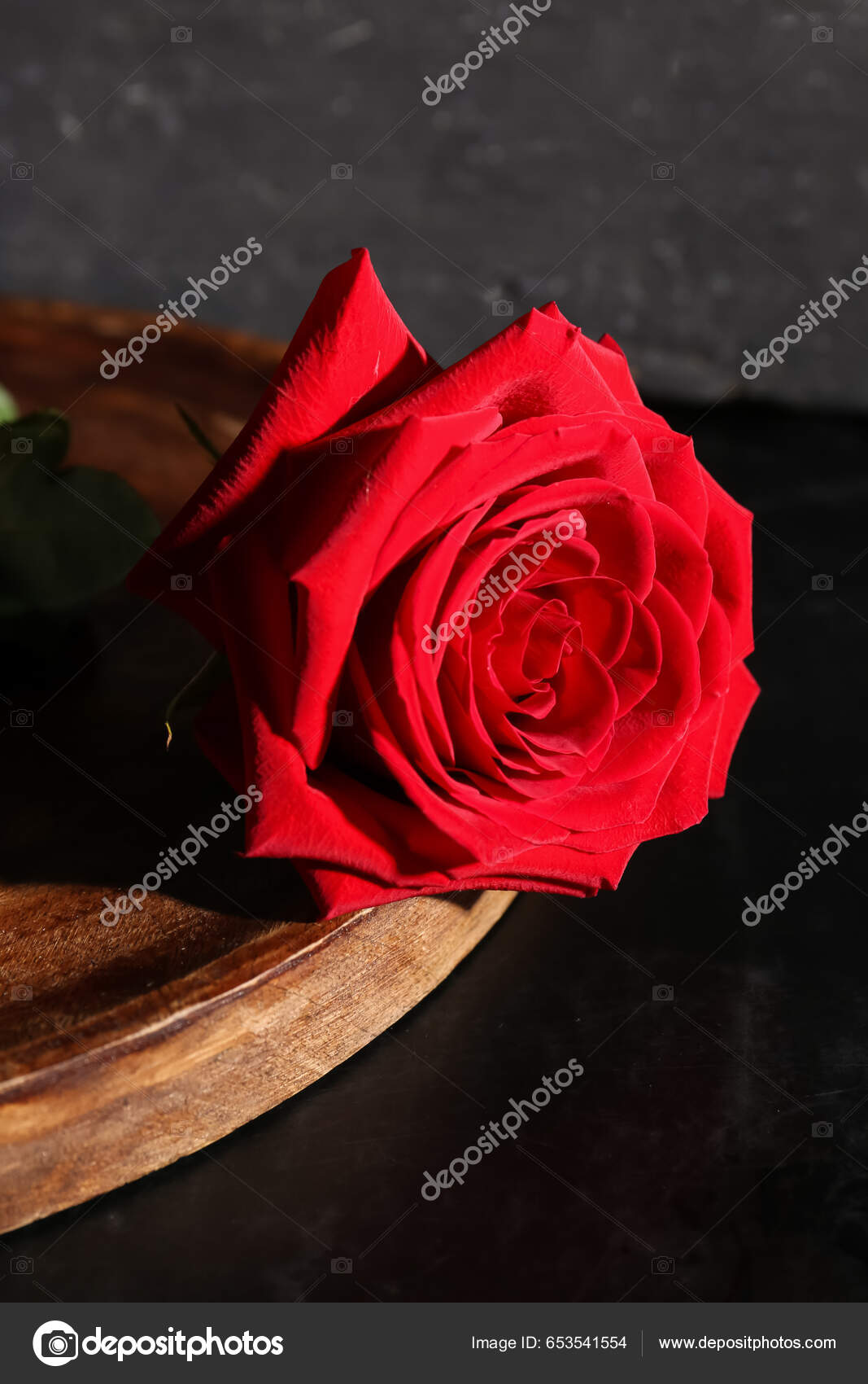 Board Beautiful Red Rose Black Background — Stock Photo © serezniy ...