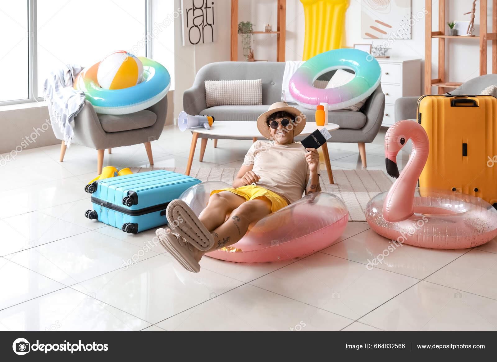 Joven Con Pasaporte Accesorios Playa Listo Para Las Vacaciones Verano ...