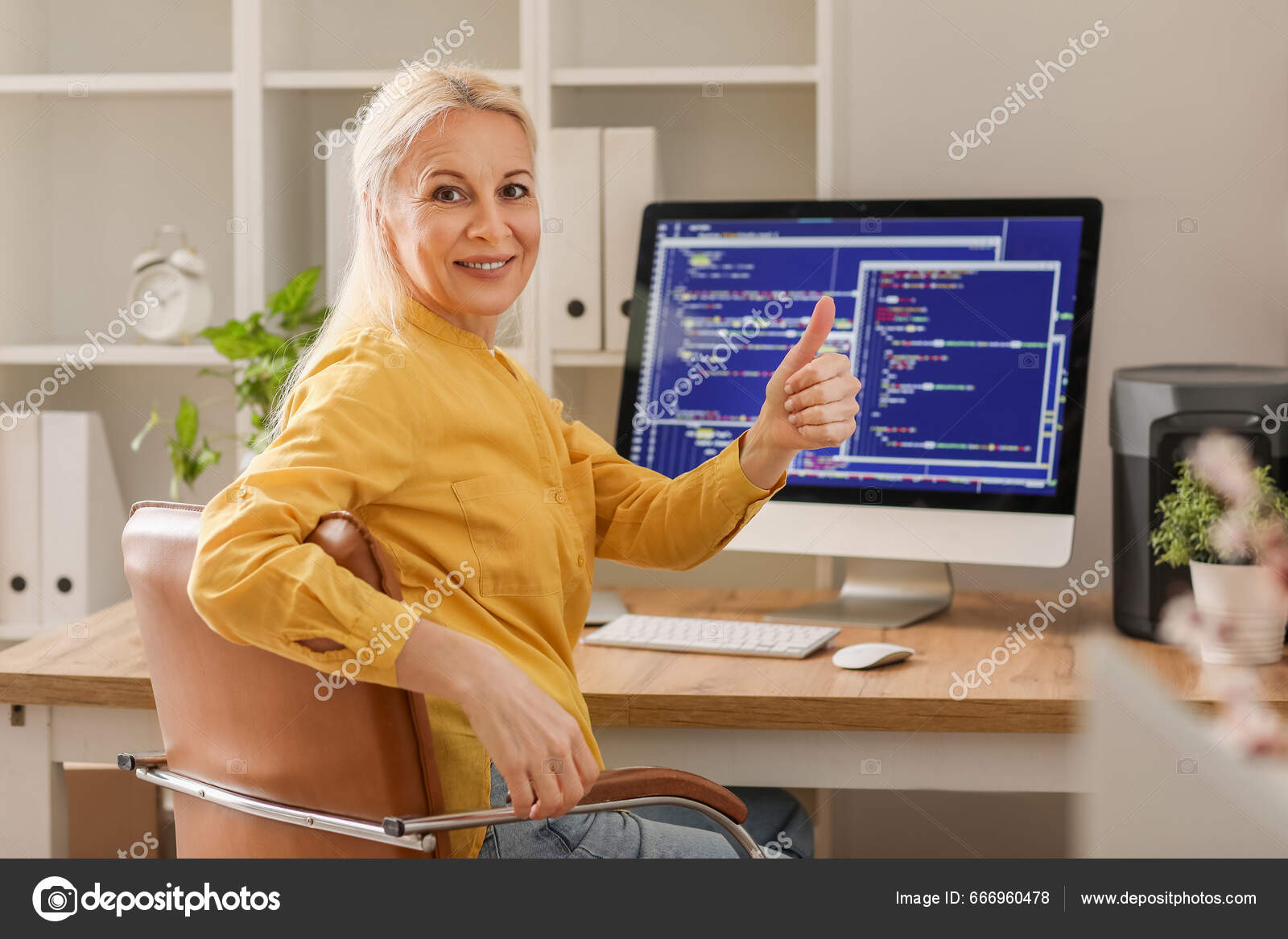 Mature Female Programmer Working Computer Table Office — Stock Photo ...