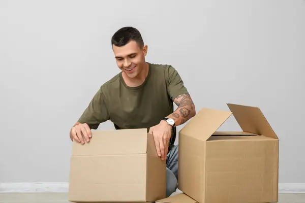 Muchacho con paquetes Stock Photos, Royalty Free Muchacho con paquetes ...