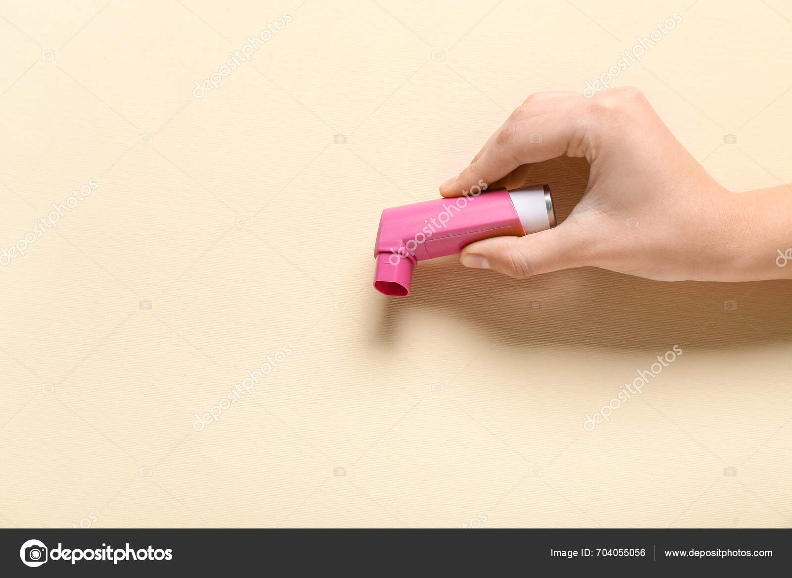 Child's Hand Asthma Inhaler Beige Background — Stock Photo © serezniy ...