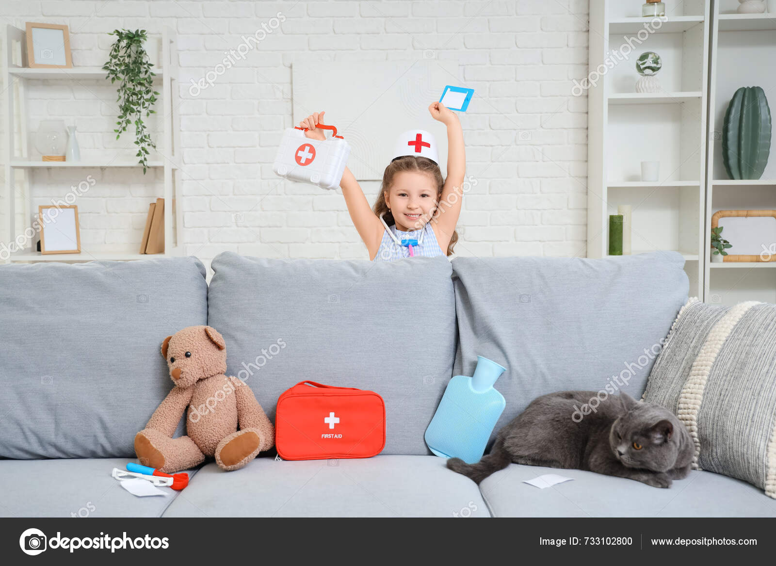 Cute Little Girl First Aid Kit British Cat Home — Stock Photo ...