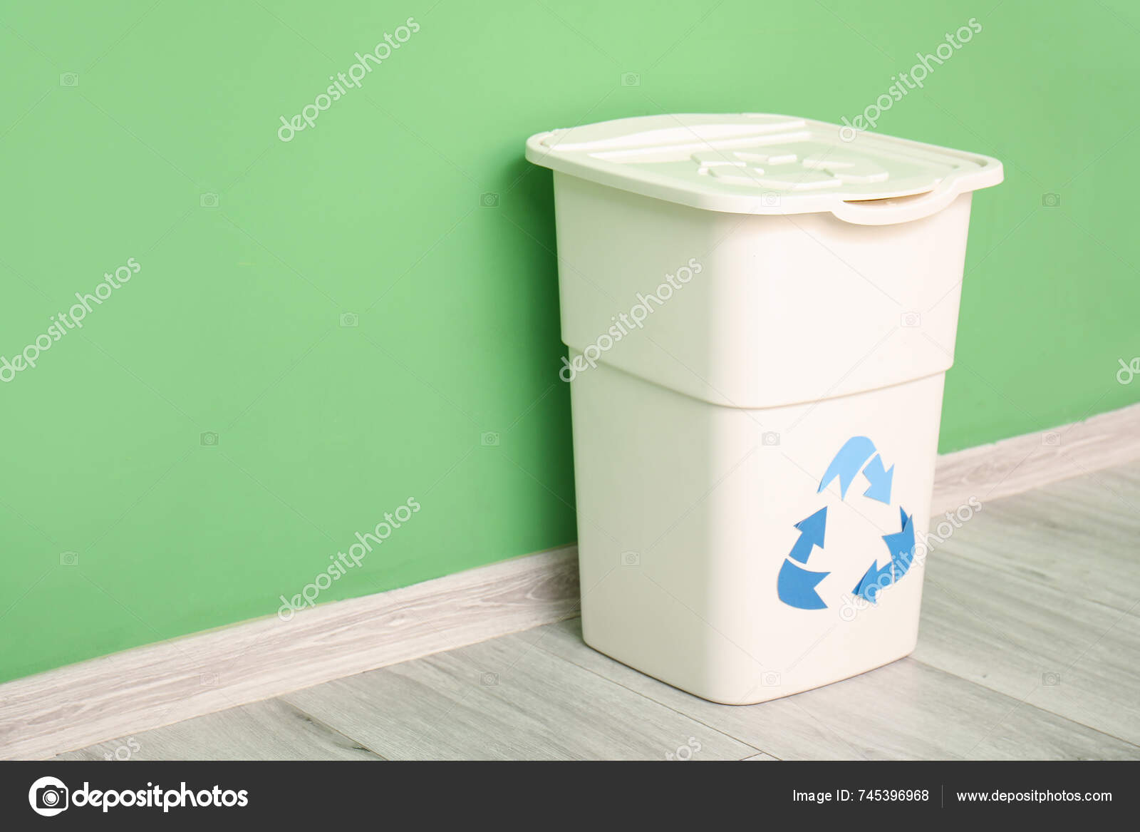 Container Garbage Green Wall Recycling Concept — Stock Photo © serezniy ...