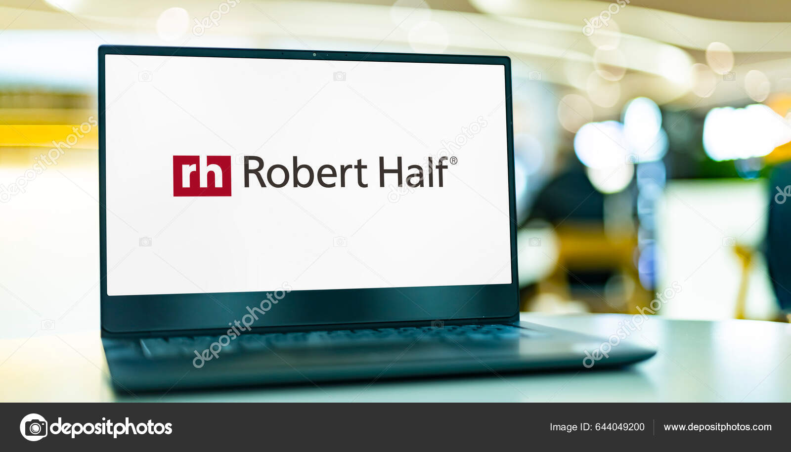 Poznan Pol Feb 2023 Laptop Computer Displaying Logo Robert Half – Stock ...