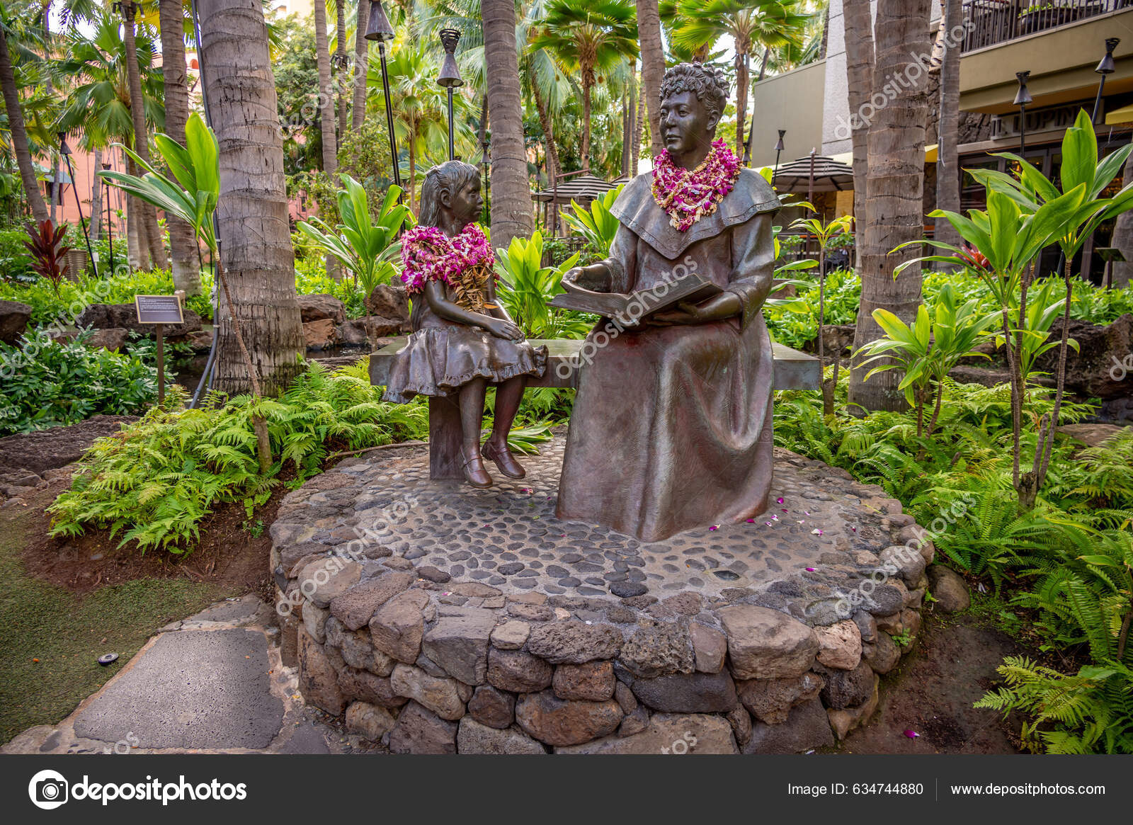 Honolulu Hawaii January 2022 Princess Bernice Pauahi Bronze Royal Grove ...