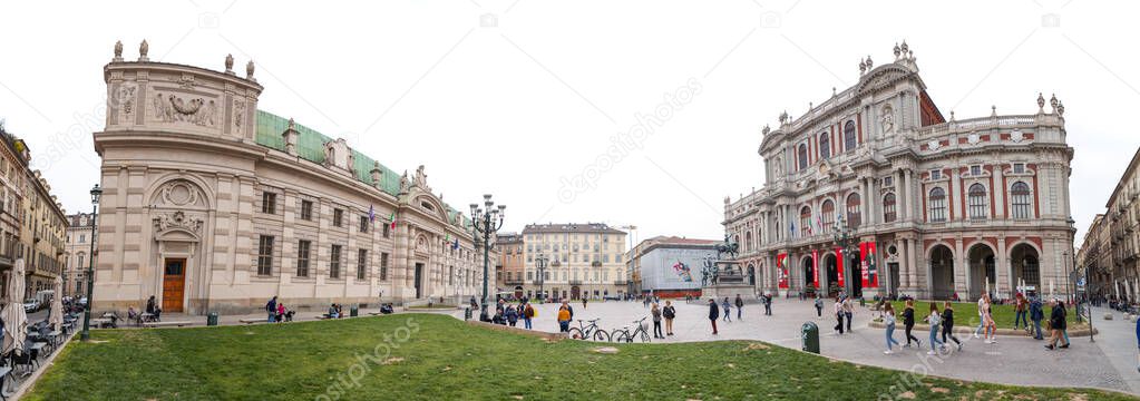 Turín, Italia - 27 de marzo de 2022: Piazza Carlo Alberto es una de las ...