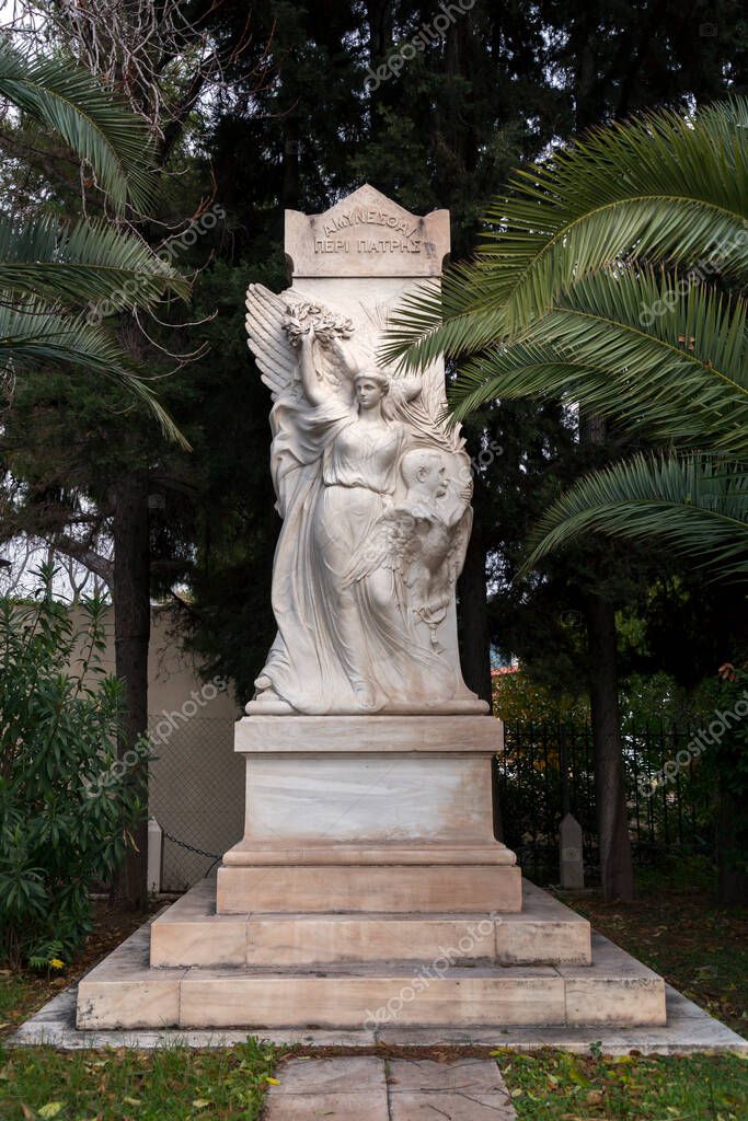 Atenas, Grecia - 24 Nov 2021: Estatua de mármol dedicada a Pavlos Melas ...
